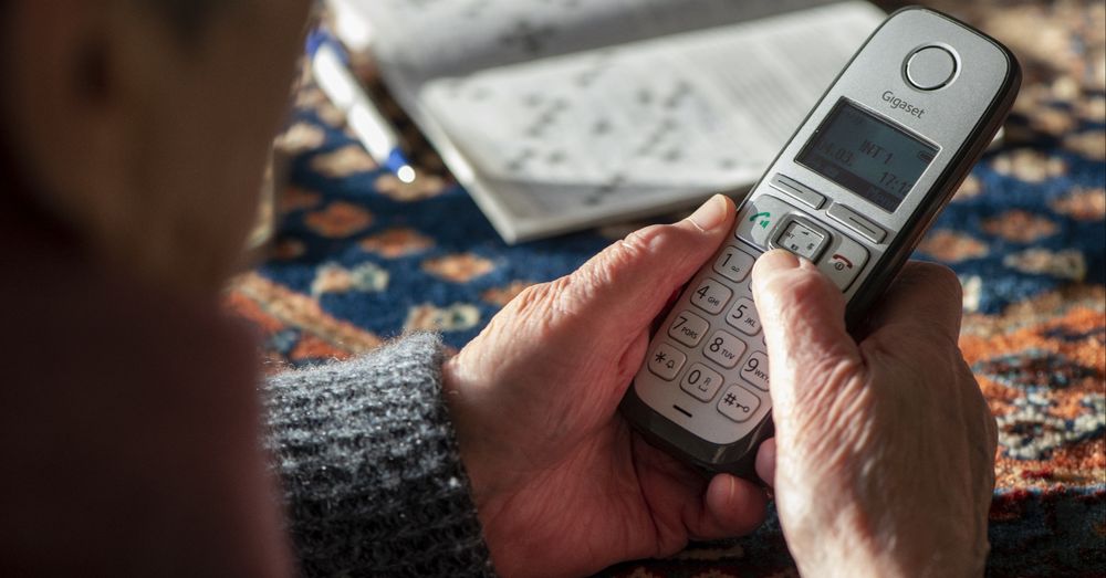 Lopend Vuur: Ik heb nog een vaste telefoonaansluiting - RTV Noord