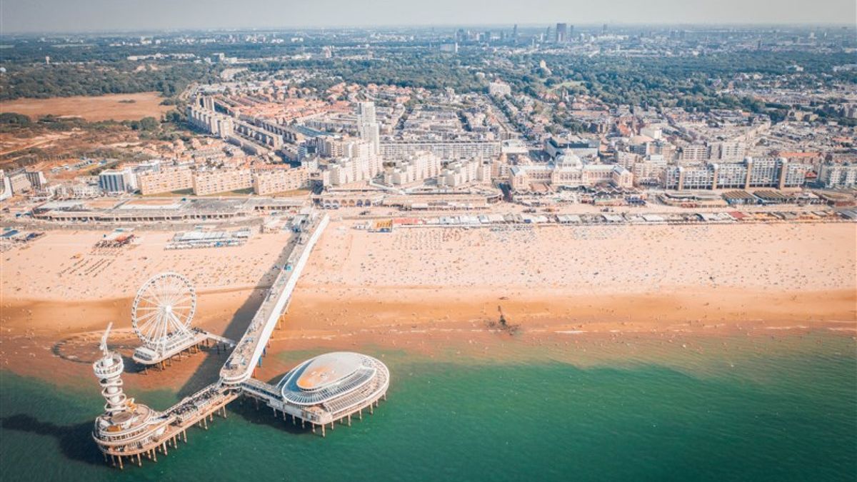 Strand van Scheveningen wordt opgespoten met 700.000 kubieke meter zand ...