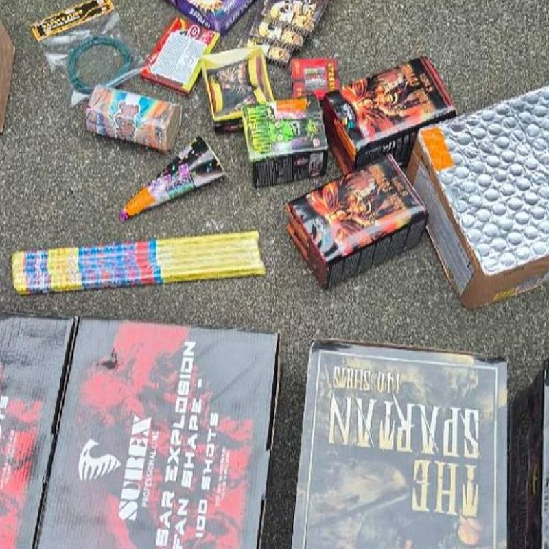 Tientallen kilo's illegaal vuurwerk gevonden in woonwijk - Den Haag FM
