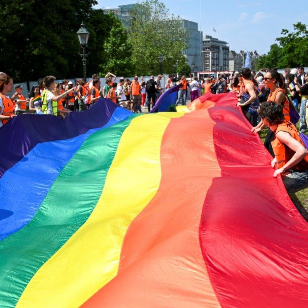 Tranen, indringende verhalen en heel veel regenboogvlaggen: na vijf ...