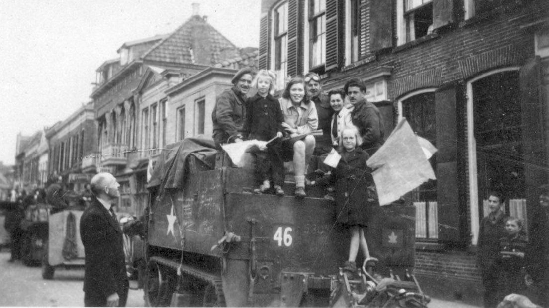 Assen in april 1945 en nu: zes bevrijdingsfoto's opnieuw tot leven ...