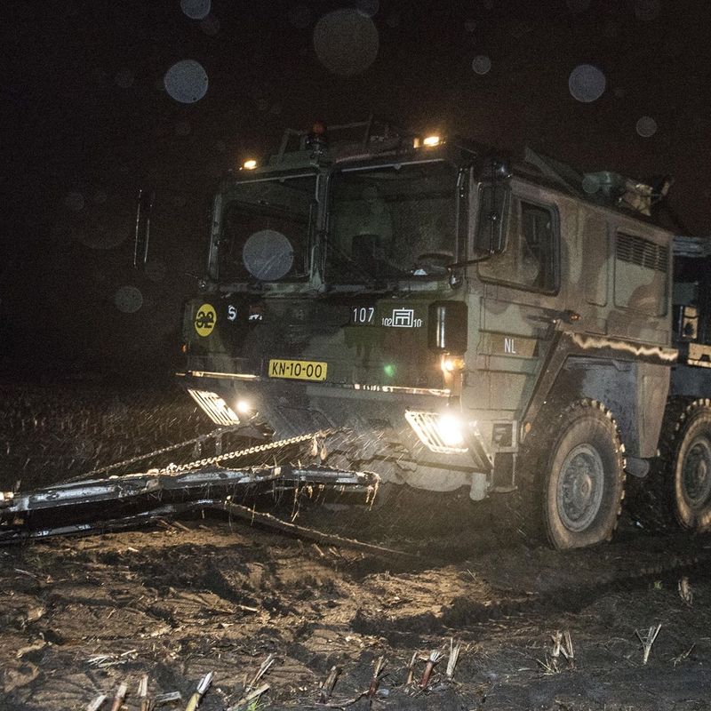 Defensie legt noodweg aan naar ontspoorde trein in Borne - Oost