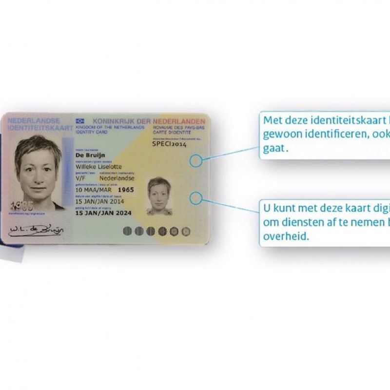 Minister Plasterk reikt eerste elektronische identiteitskaart uit - Den Haag FM