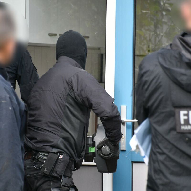 Opsporingsdiensten vallen woningen binnen in Middelburg, één arrestatie ...