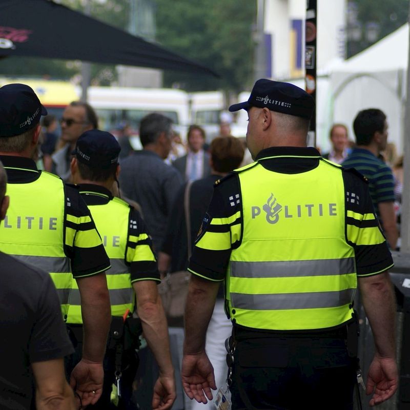 Agenten in Overijssel lopen volgende week rond in nieuw uniform - Oost