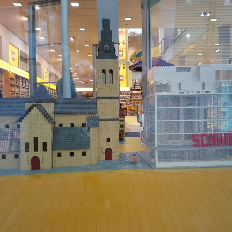 Lego-winkel opnieuw opgebouwd in Heerlen - L1 Nieuws
