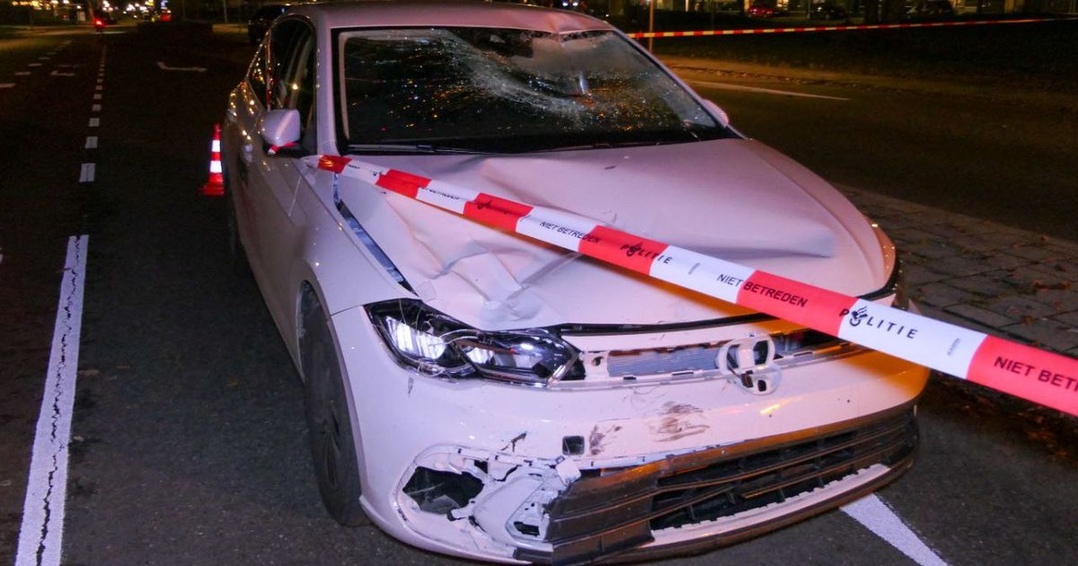 112 Nieuws: Brommer geschept door auto in Enschede - Oost