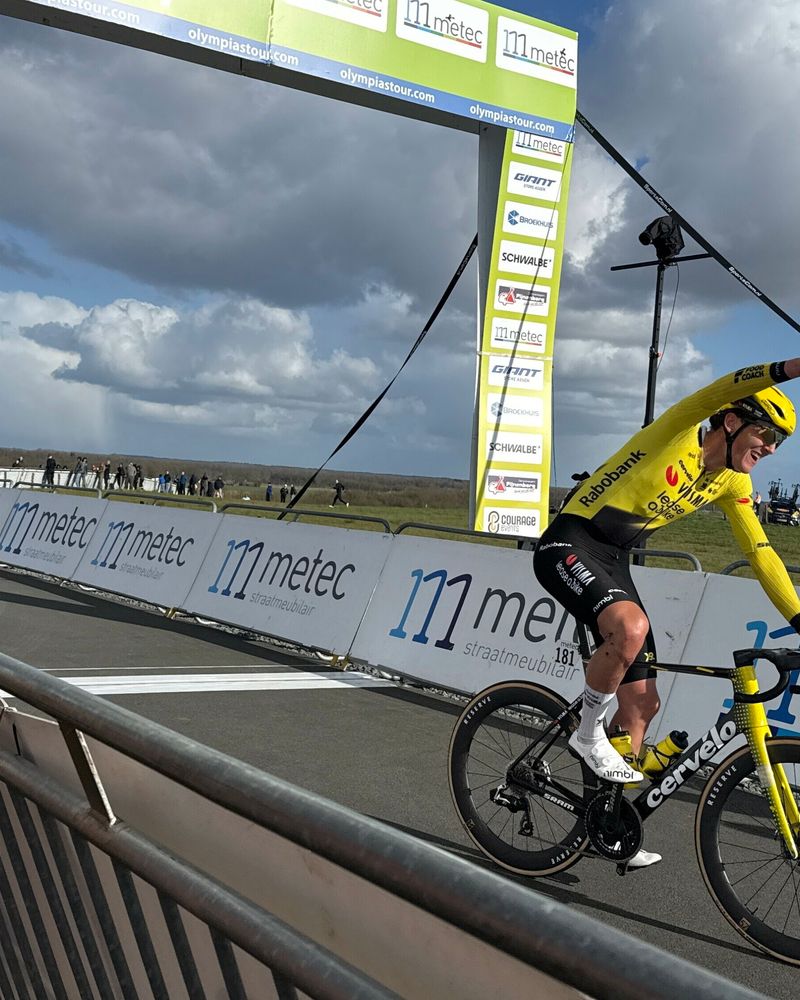Amerikaan Ashlin Barry wint solo Koninginnerit Olympia's Tour op de VAM ...