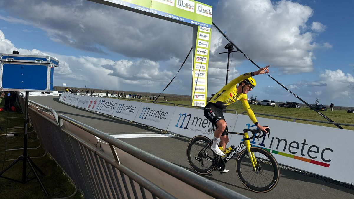 Amerikaan Ashlin Barry wint solo Koninginnerit Olympia's Tour op de VAM ...