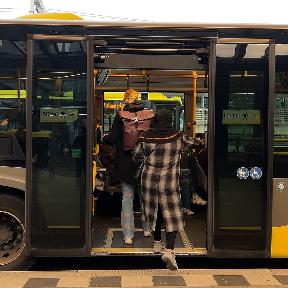 Met de bus in onze regio? Let op, want er verandert vanaf vandaag veel ...
