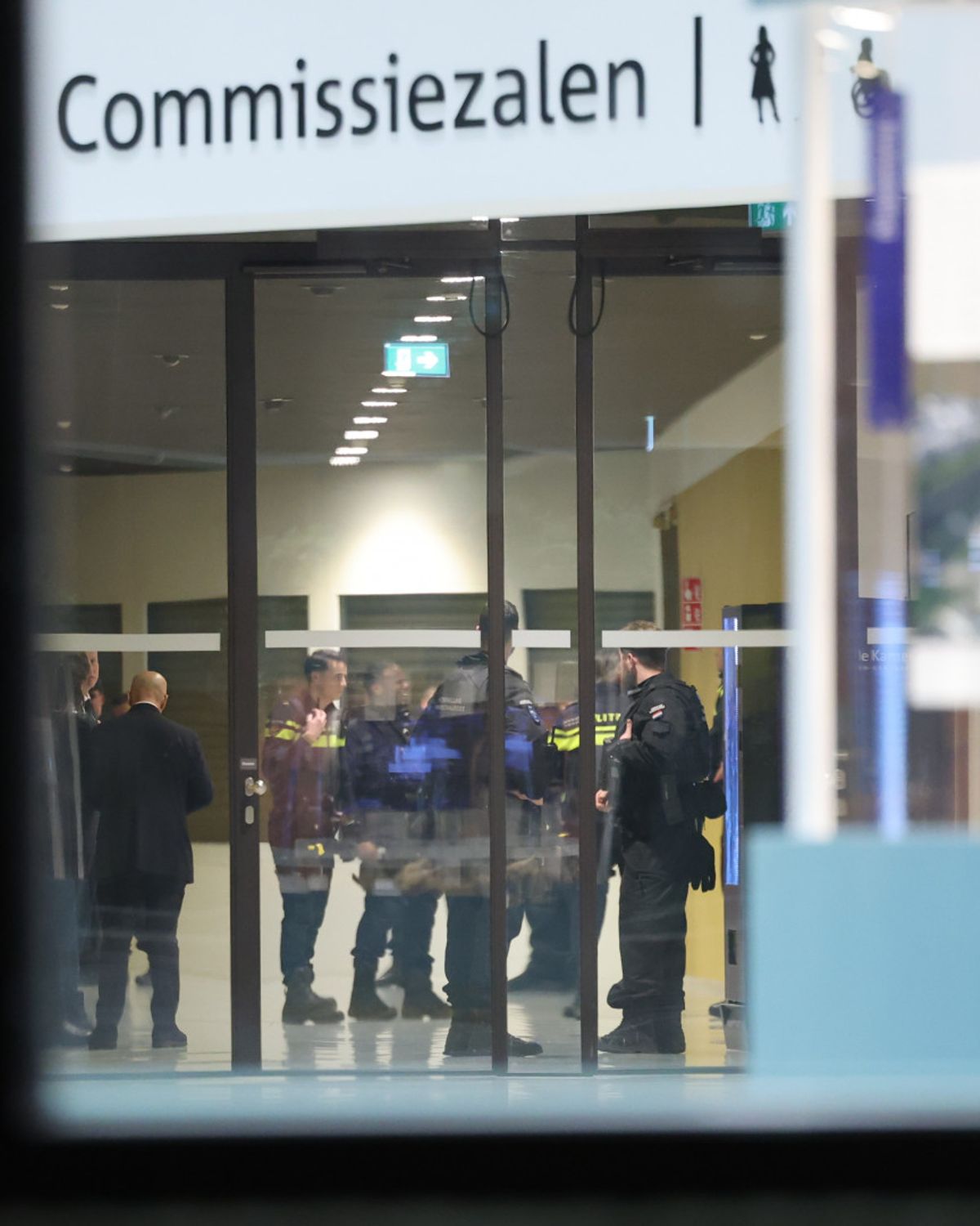 Indringer aangehouden die gebouw Tweede Kamer binnenkwam met steekwapen ...