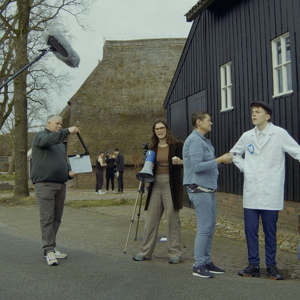 17-jarige Sem schrijft, regisseert en acteert in eigen film over 'hallucinerende' melkman - RTV ...