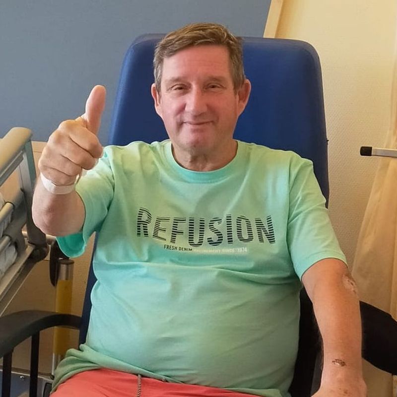 Waterpolocoach Jan Mensink aan de beterende hand na auto-ongeluk - Oost