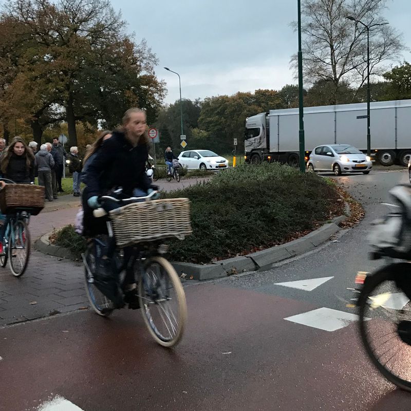Buurtcomité en provincie vinden elkaar bij onveilige rotonde Leersum ...