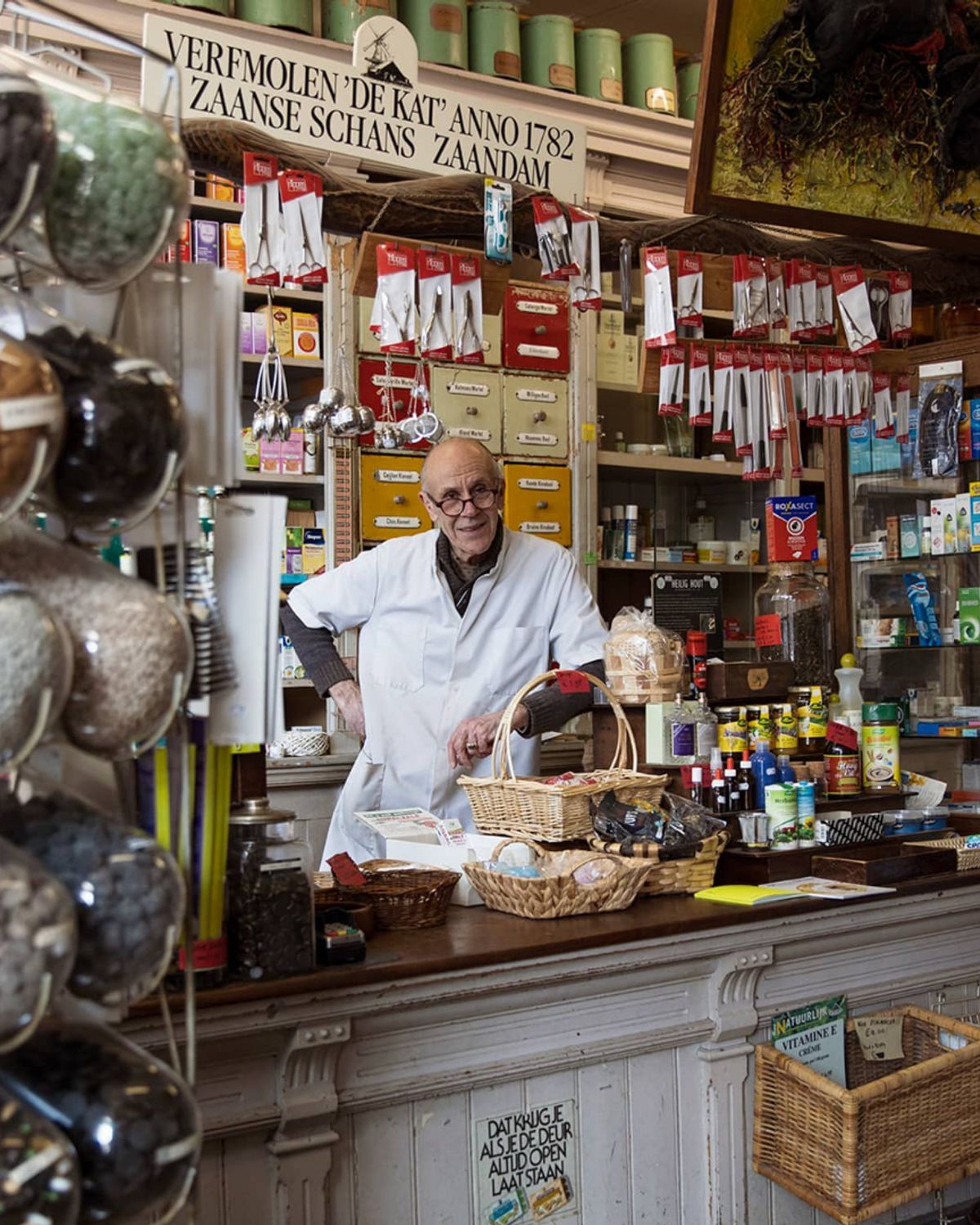 Met het sluiten van drogisterij Woortman op de Neude verliest Utrecht de volgende speciaalzaak ...