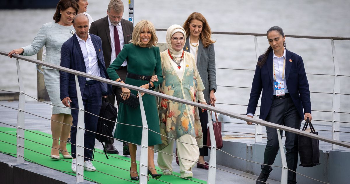 Liveblog NAVO-top in Rotterdam: Vrouw Macron en Erdogan arm in arm aan ...