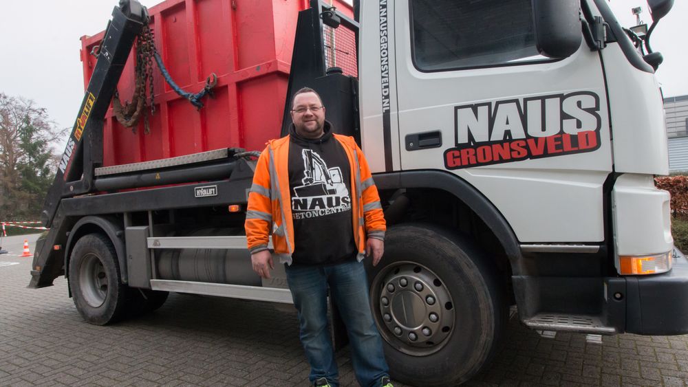 Naus Gronsveld helpt Samen voor de Voedselbank met een container - L1