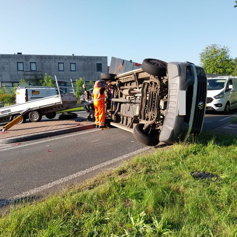 Drie gewonden na botsing tussen auto en bestelbus in Meppel - RTV Drenthe