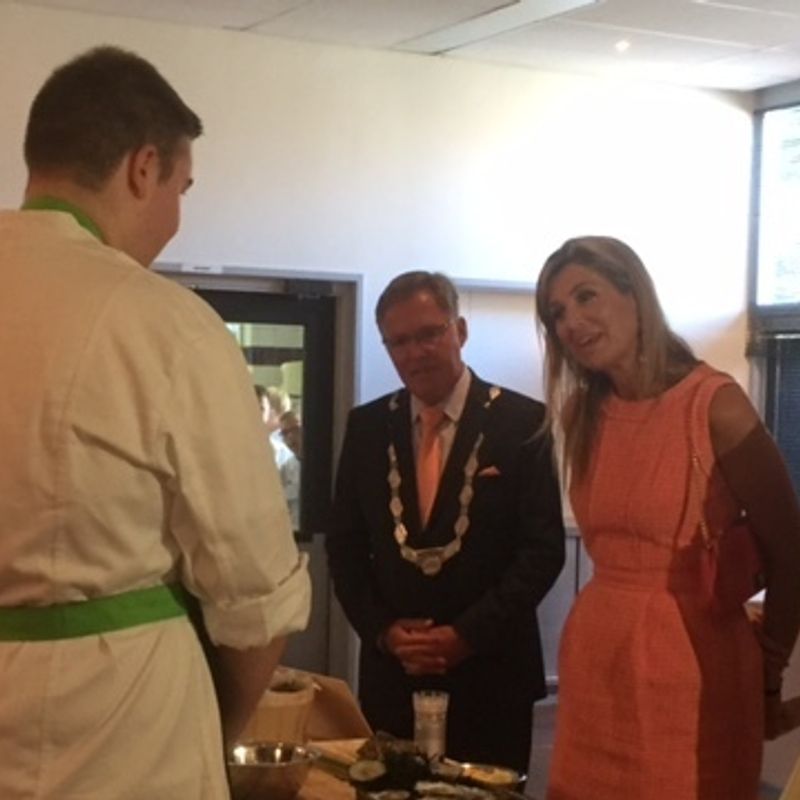 Máxima geniet van zilte zaligheden (video) - Omroep Zeeland