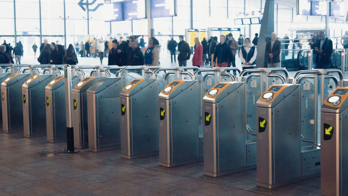 'Poortjes bij perrons Rotterdam CS te gevaarlijk' - Rijnmond