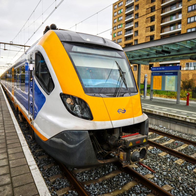Hele ochtend en deel middag geen treinen door aanrijding - Omroep West