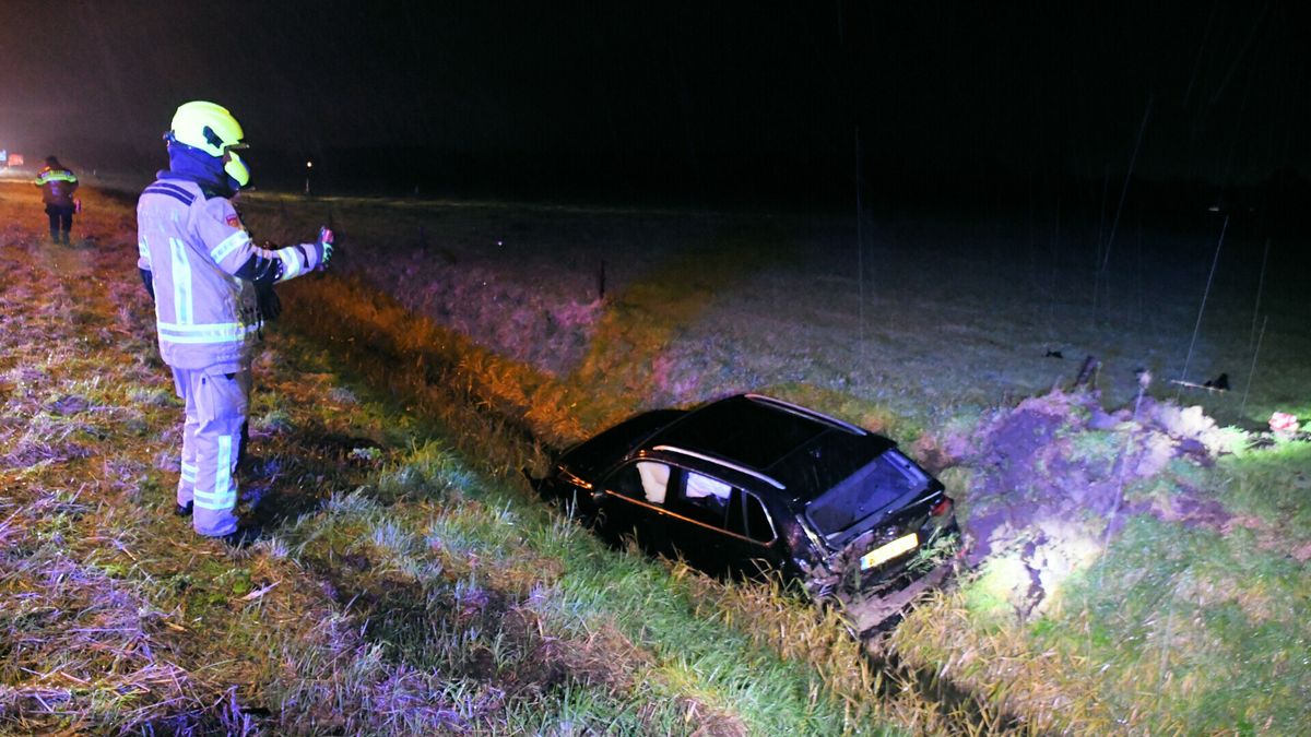 Twee auto's knallen op elkaar bij Heinkenszand, één persoon aangehouden - Omroep Zeeland