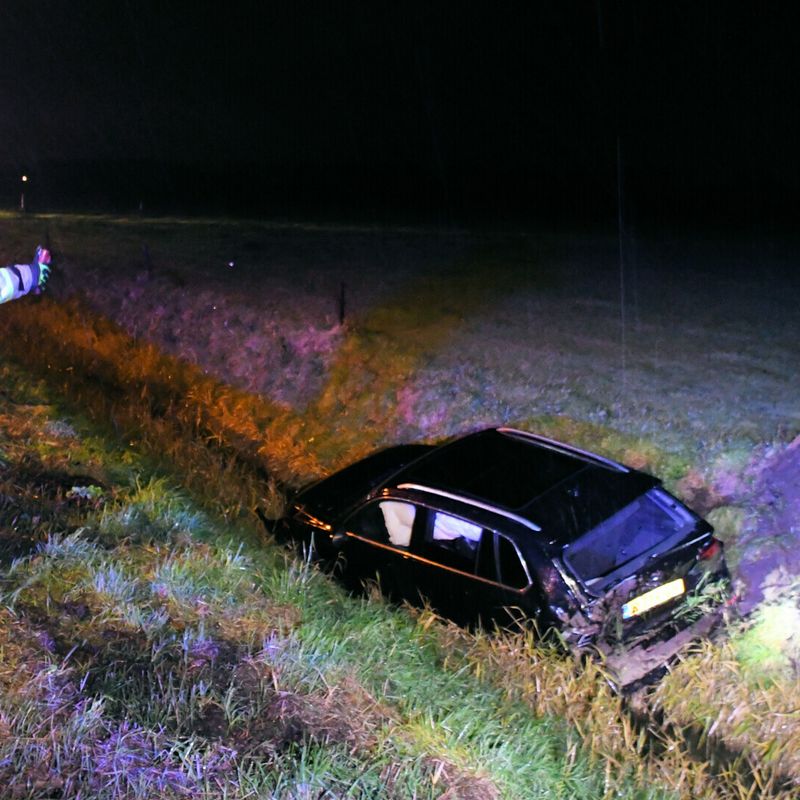 Twee auto's knallen op elkaar bij Heinkenszand, één persoon aangehouden - Omroep Zeeland