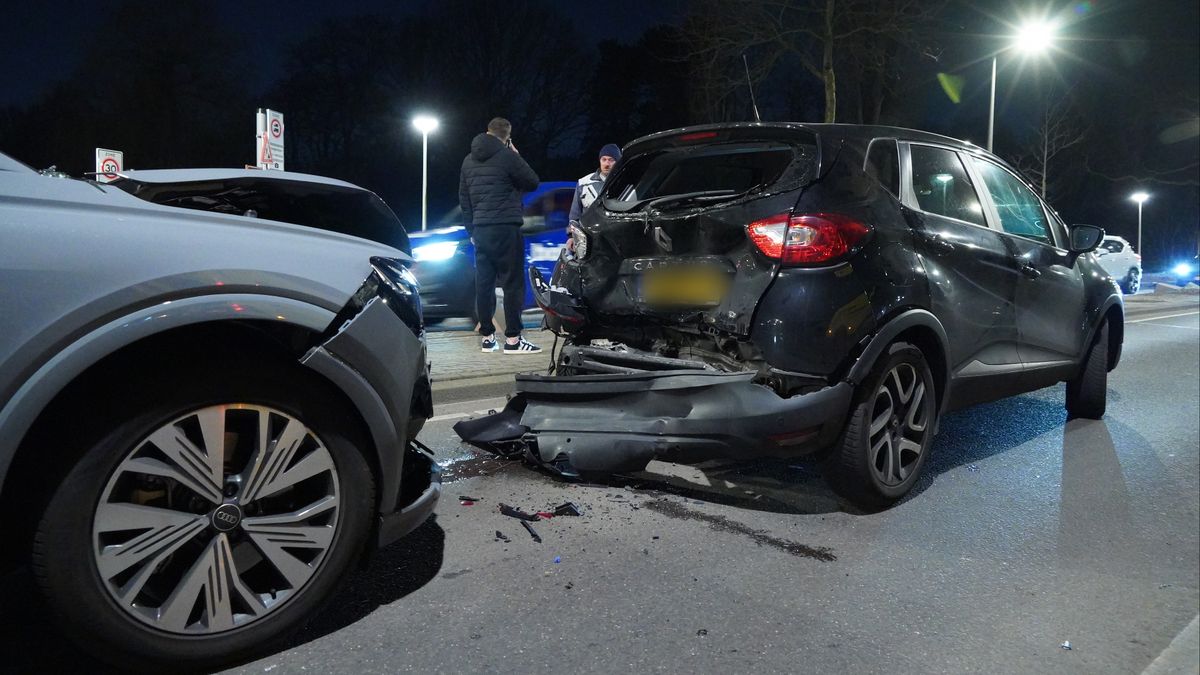 Kop-staartbotsing zorgt voor file op drukke weg - Rijnmond