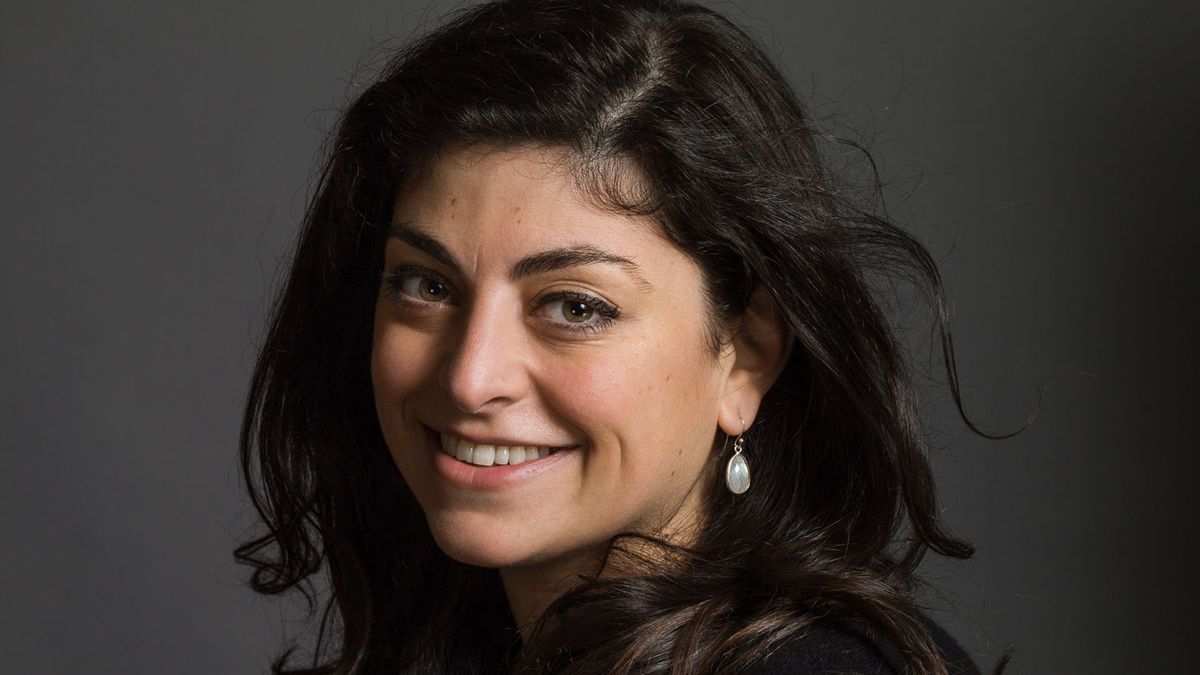 Schrijfster Meltem Halaceli kan in boek over haar moeder niet om de ...