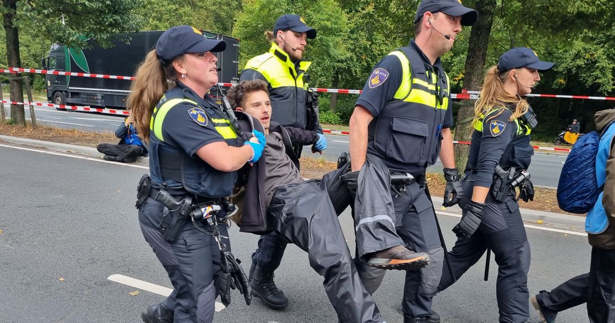 Zo kom je Den Haag in en uit als Extinction Rebellion straks A12 blokkeert - Omroep West