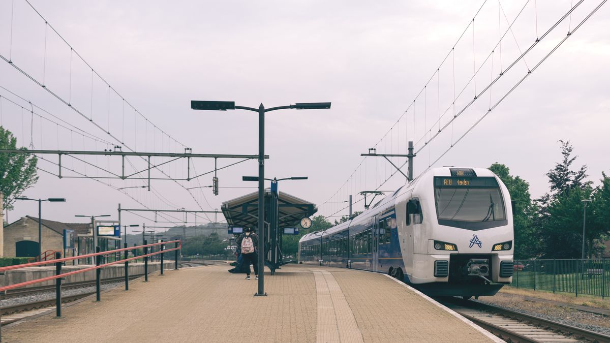 Volgende week inchecken met bankpas in trein NS en Arriva - L1 Nieuws