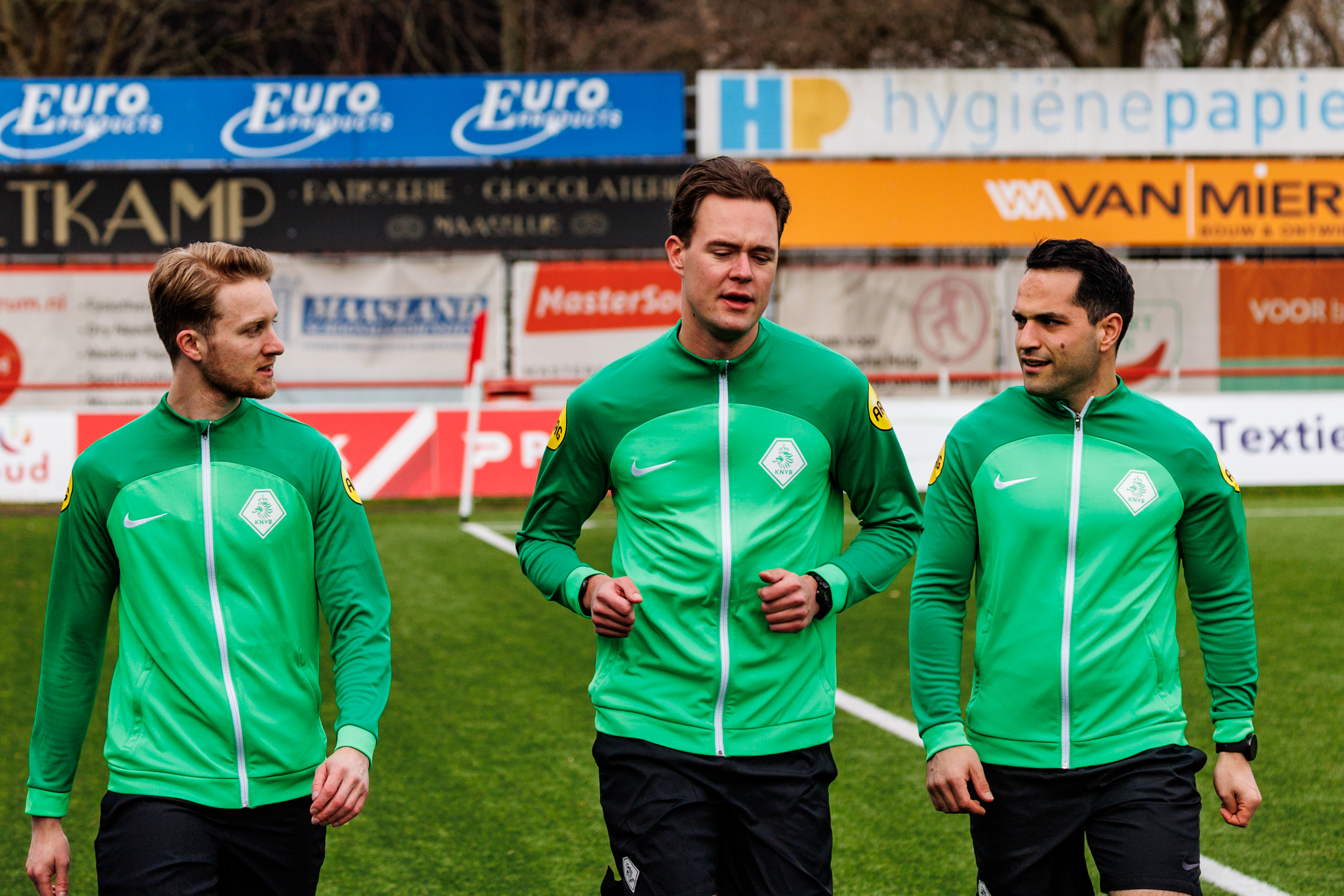 Scheidsrechter Sturm krijgt beloning en mag betaald voetbal gaan ...