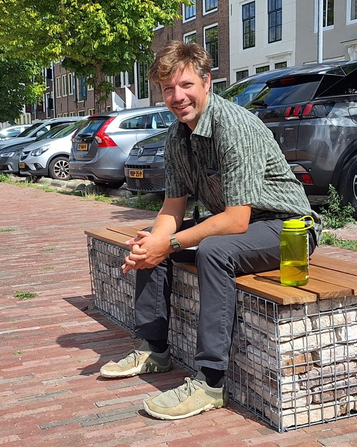 Nieuwe bankjes uit de oude kademuur: 'Om op te zitten en een nieuw ...