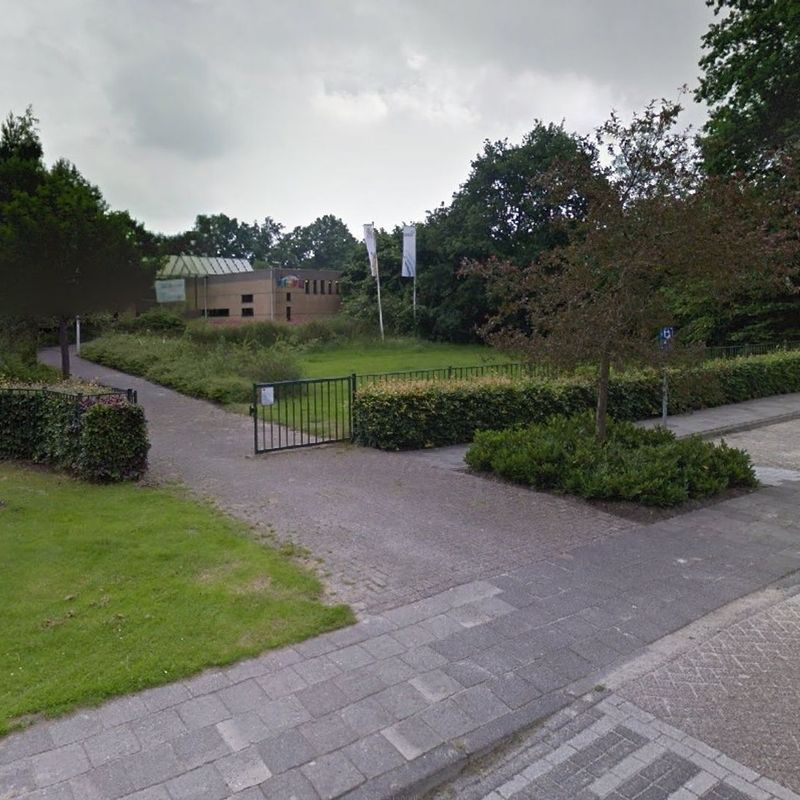 Verdachten van zwembadmoord in Marum blijven langer vastzitten - RTV ...