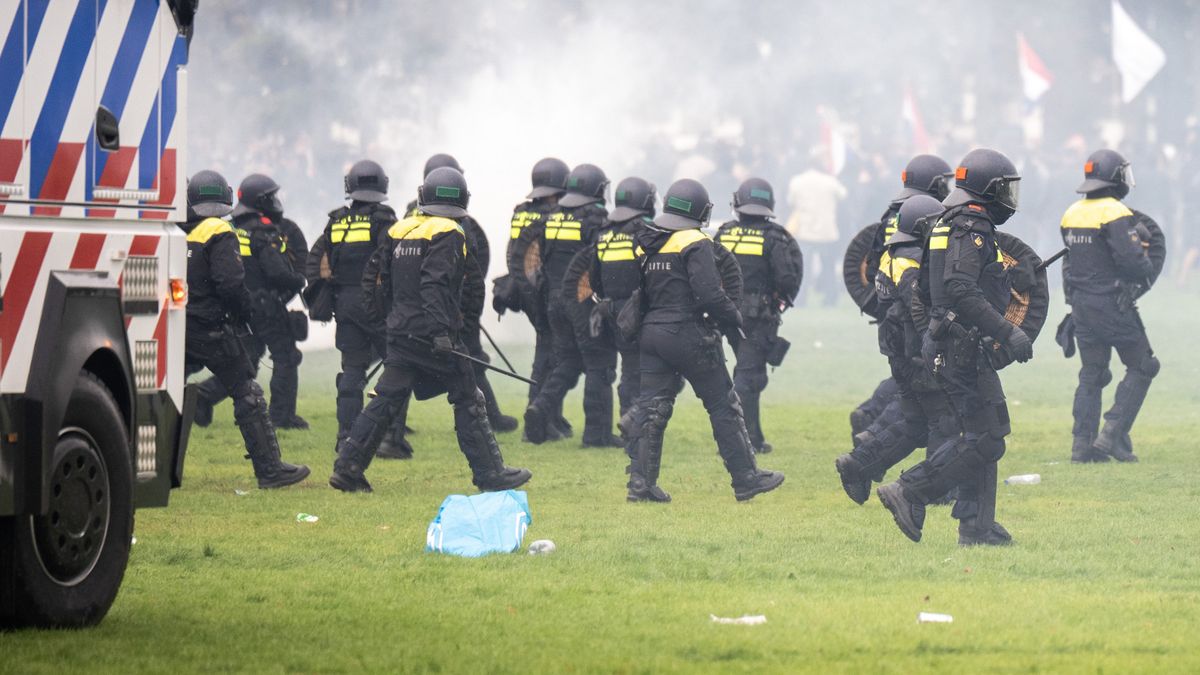 ME liep 'groot gevaar' bij rellen op Malieveld, 'excessief geweld' was ...