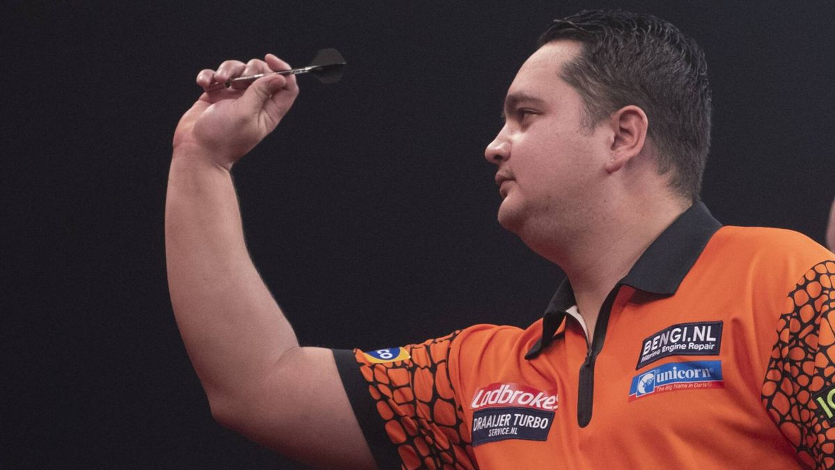 Darter Jeffrey de Zwaan verliest nipt in eerste ronde Masters - Omroep West