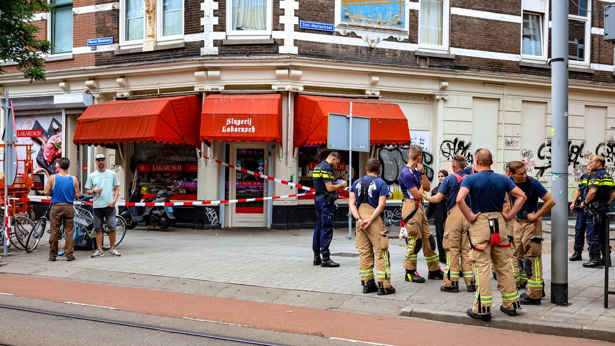 Gevel pand in centrum Rotterdam brokkelt af, Nieuwe Binnenweg deels ...