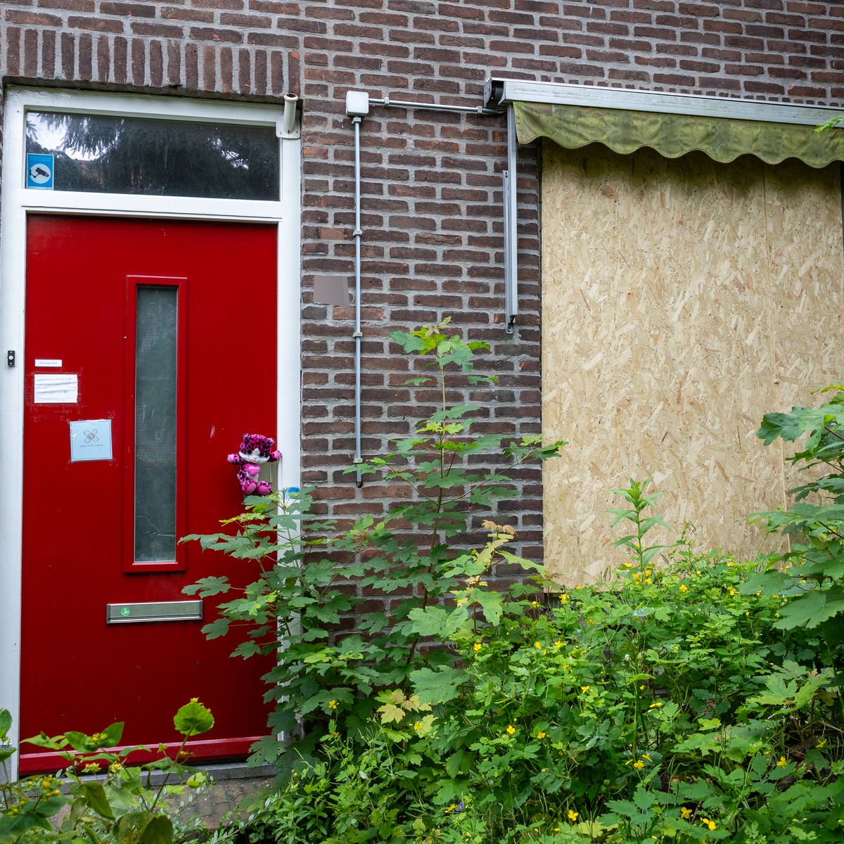 Ramen ingegooid bij huis verdachte pleegouders Vlaardingen - Rijnmond