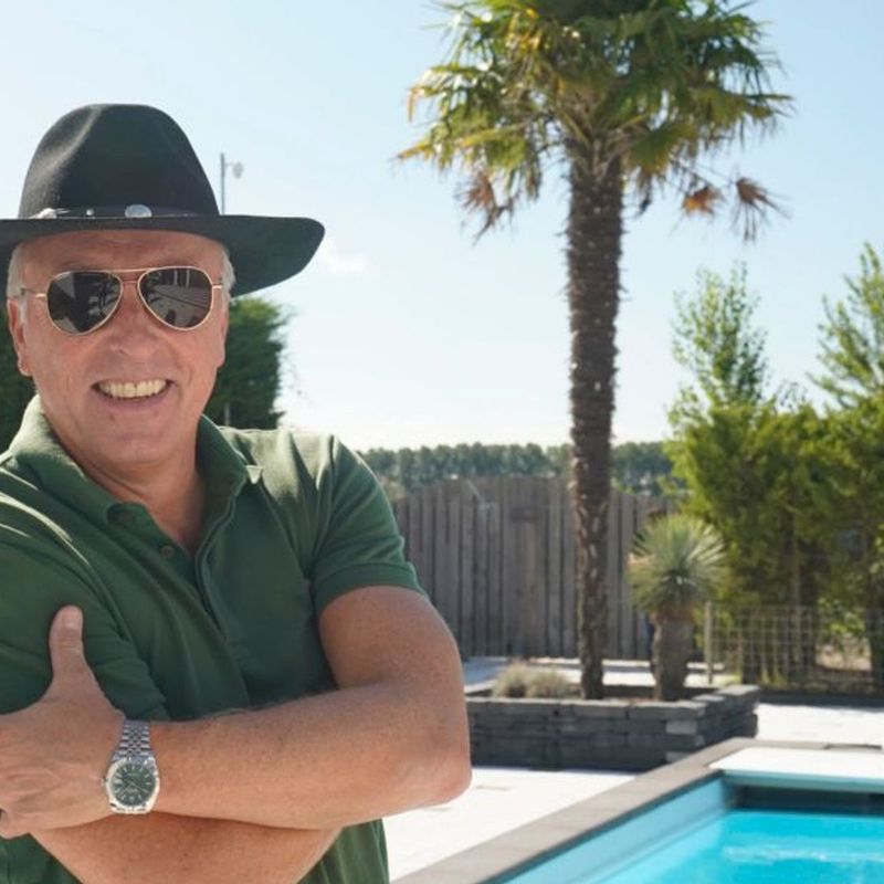 René verkoopt huizen van een paar miljoen en moet creatief zijn om ...