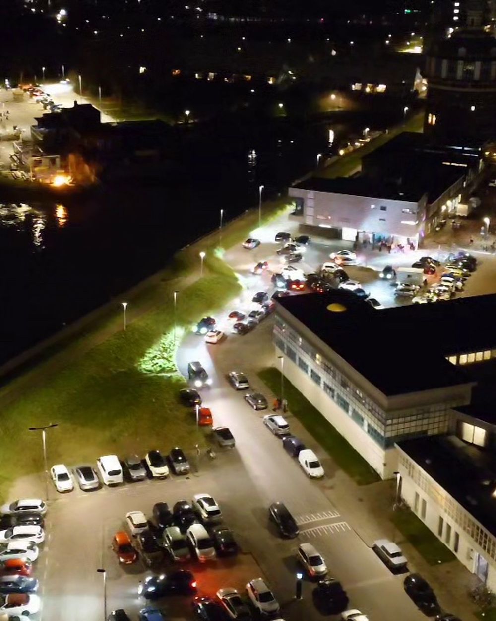 Overlast straatracers en hangjongeren bereikt kookpunt: 'Het is onveilig op straat' - Rijnmond