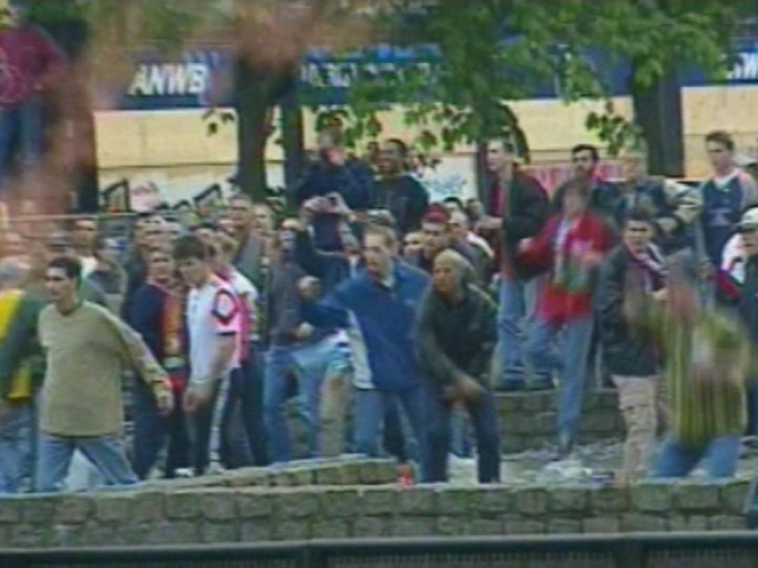 Verslaggevers blikken terug op Feyenoord-rellen in 1999: 'Het was eng ...