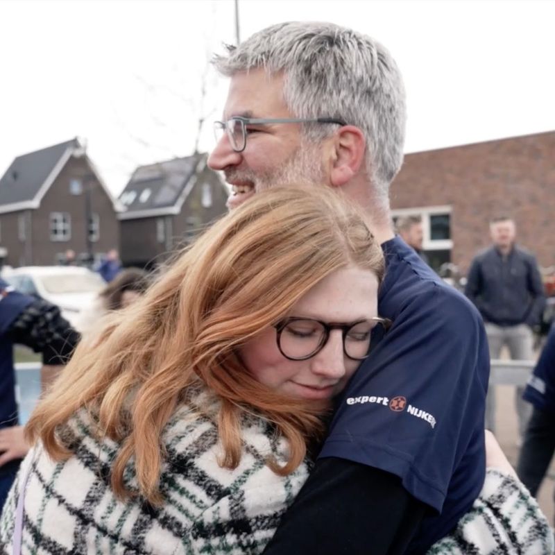 De vader van Emma (12) heeft ALS: 'Moeilijk om te zien als iets niet ...