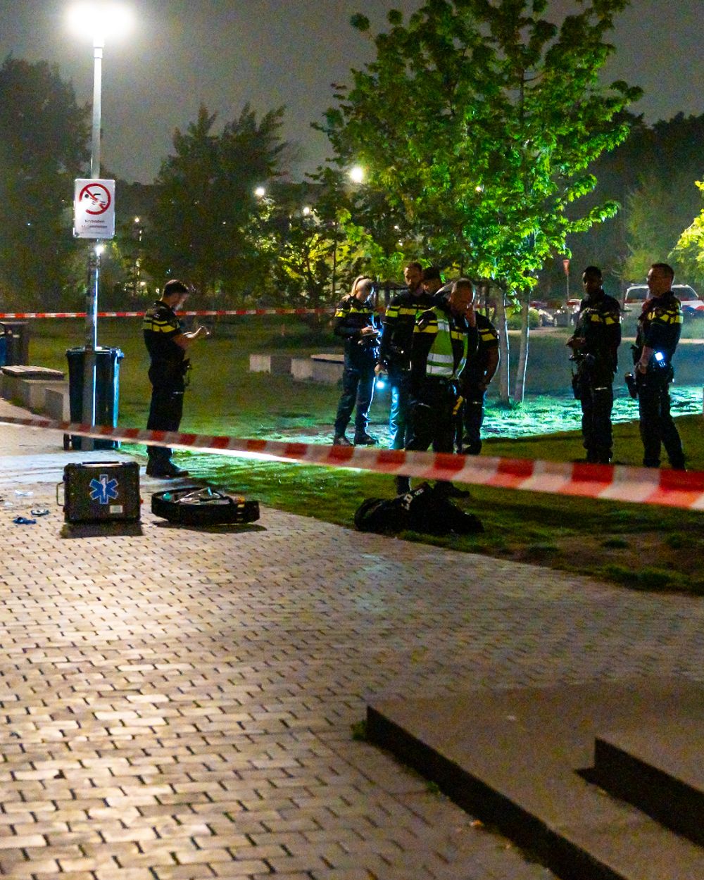 Man gewond bij steekpartij, twee verdachten opgepakt - Rijnmond