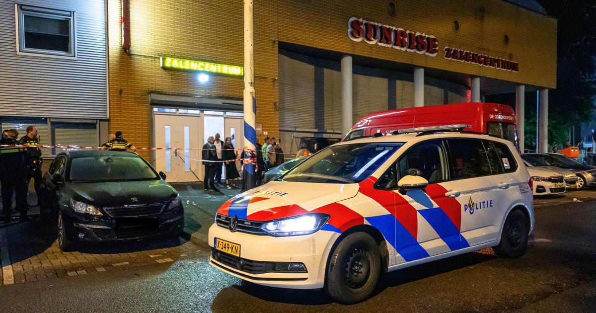 Gewonde na steekpartij bij partycentrum Sunrise; politie houdt verdachten aan - Rijnmond