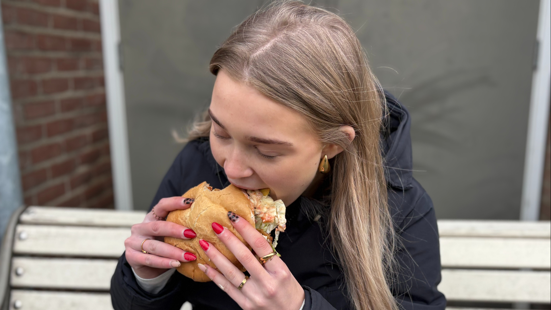 Dit broodje is zó populair dat zelfs de Bankzitters langskomen - Rijnmond