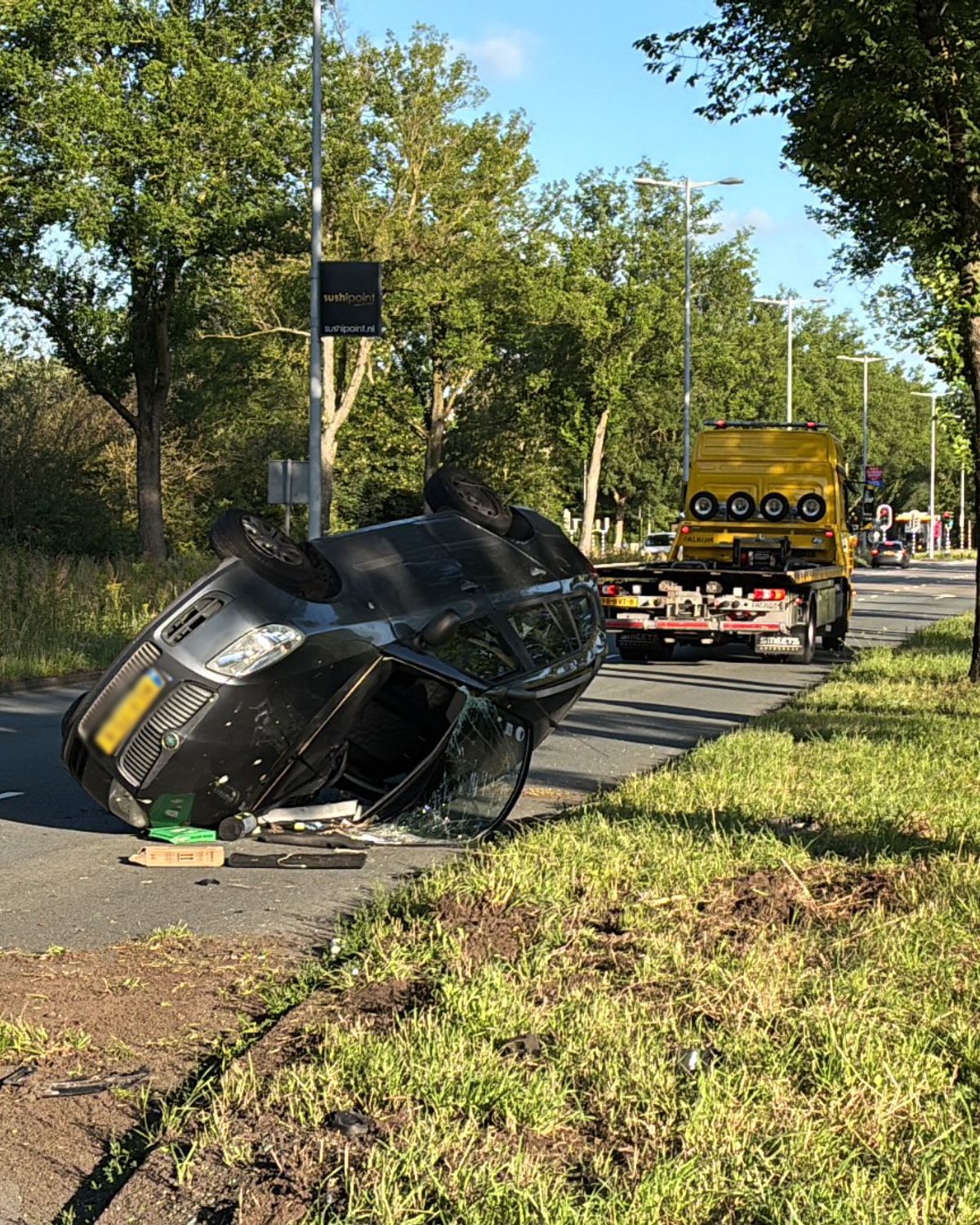 112-nieuws: Auto op de kop in Overvecht | Boom valt op auto's De Bilt ...