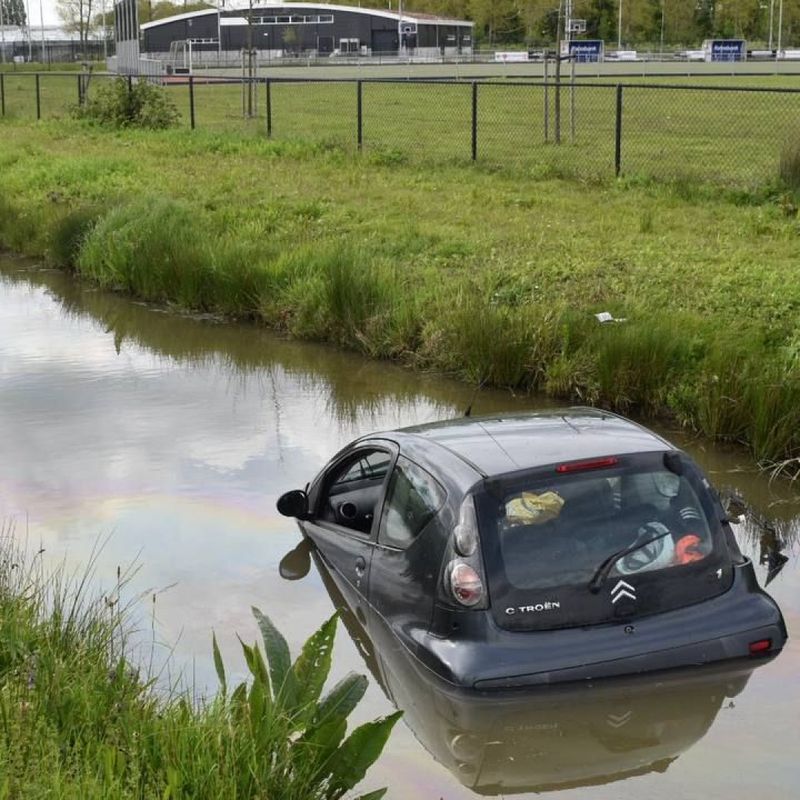 Auto te water • man vermist en gevonden - Omroep Gelderland