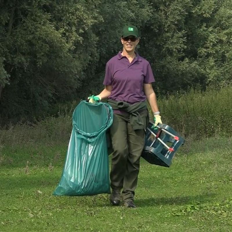 Hoogwater laat berg rotzooi achter: 'Kleine stukjes plastic zijn het ...