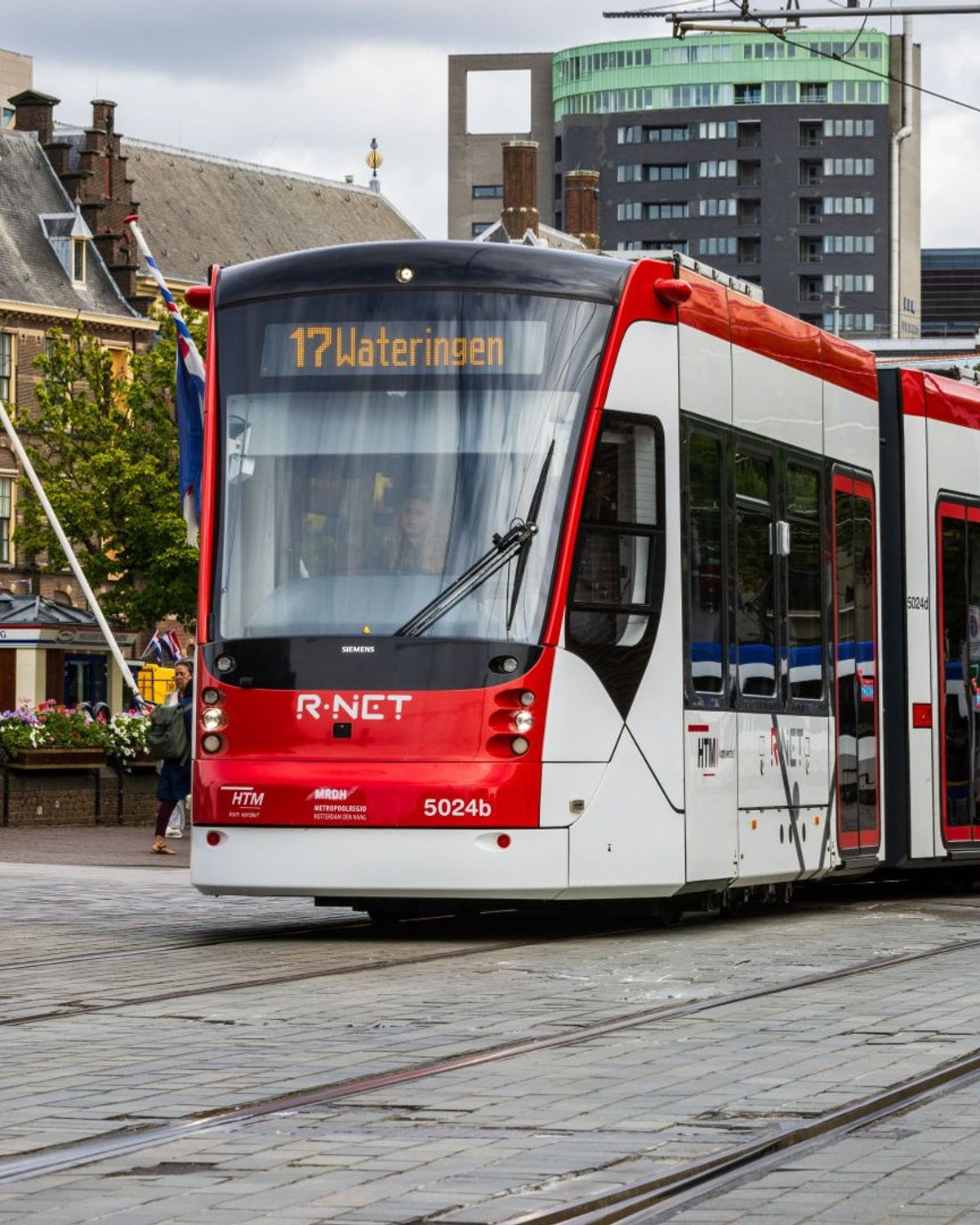 HTM en EBS krijgen miljoenen voor meer trams en om kaartjes betaalbaar ...