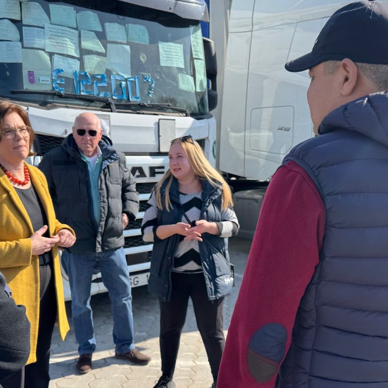 Europees bezoek voor gestrande truckers Venlo - L1 Nieuws